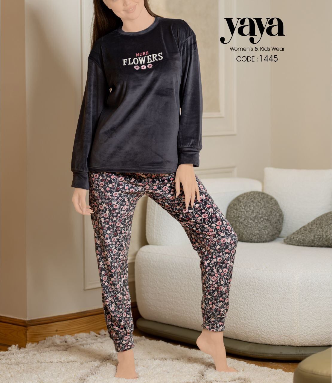 بيجامة شتوي قطيفة بنقشة More Flowers من يايا 1445 🌸🌸 | Pyjamty - Pyjamty